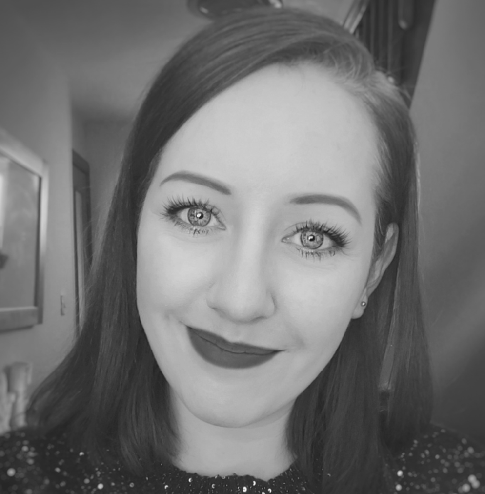 Caroline LOgan 2022 bw – Cranachan Publishing